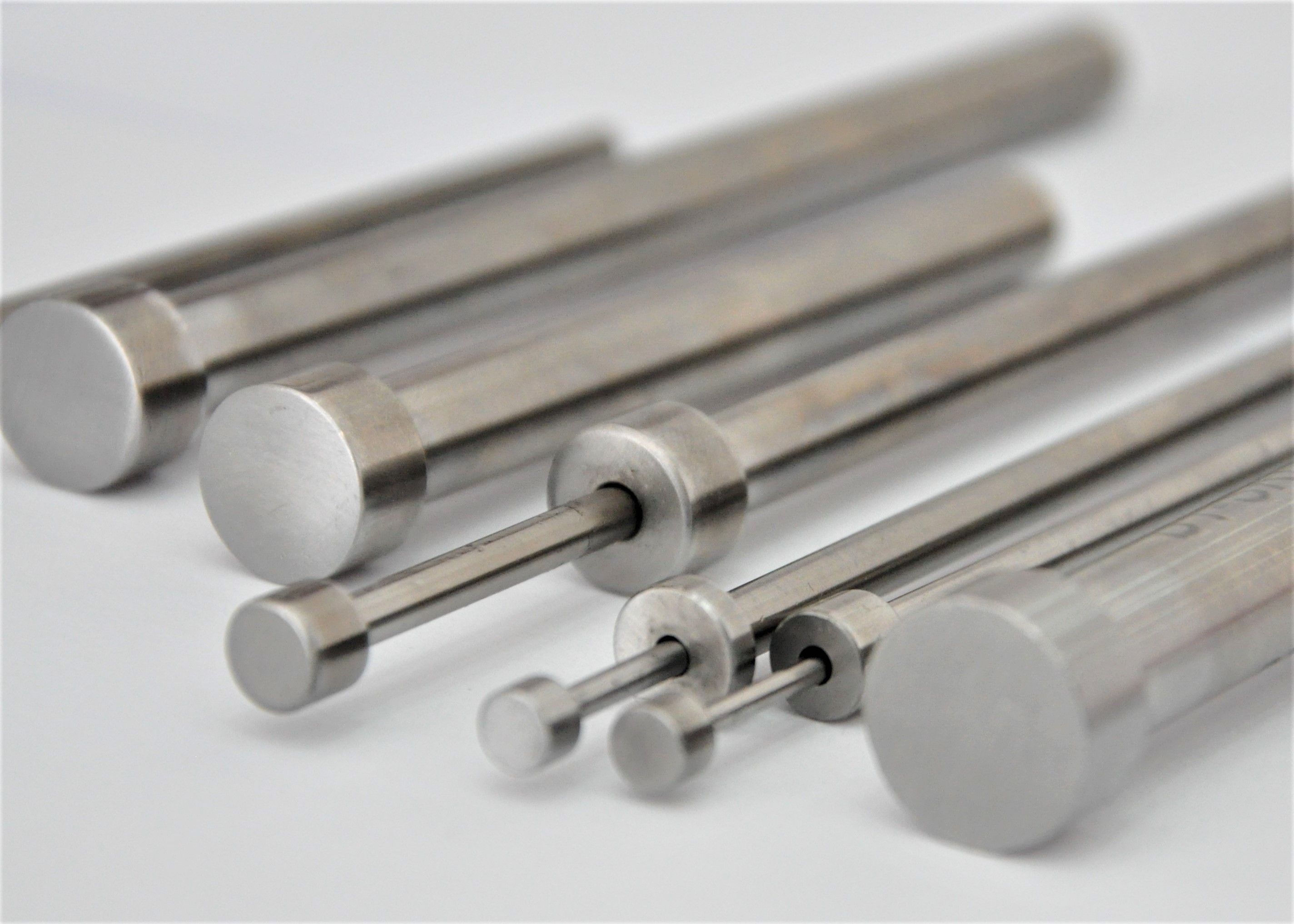 SKH51 TiCN ชิ้นส่วนแม่พิมพ์ฉีดพลาสติก Nitriding Straight Ejector Pin